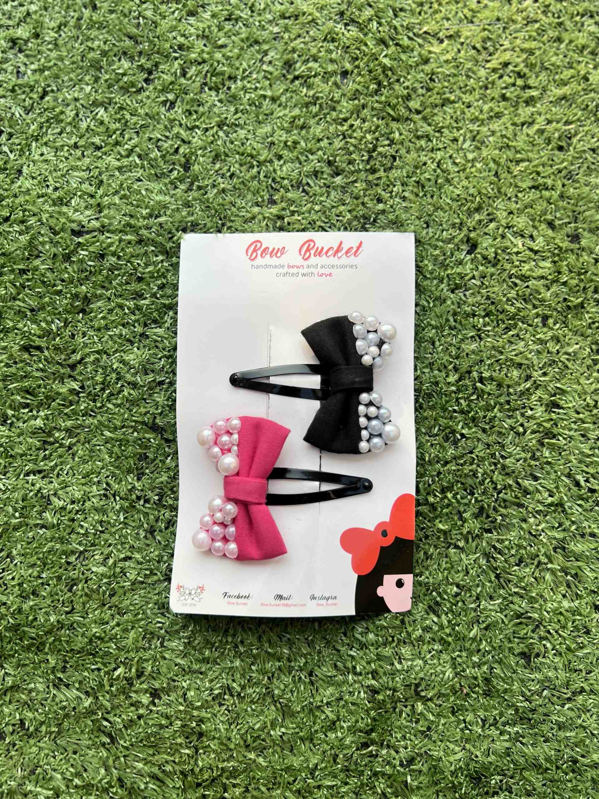 Black / pink pearl micro clip
